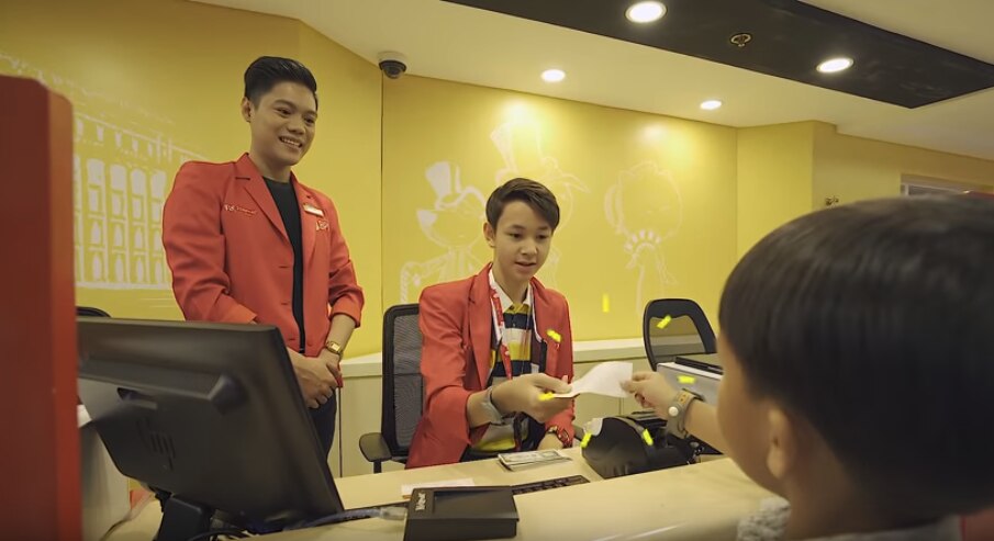 5 ways to celebrate family Christmas inside BGC’s play city