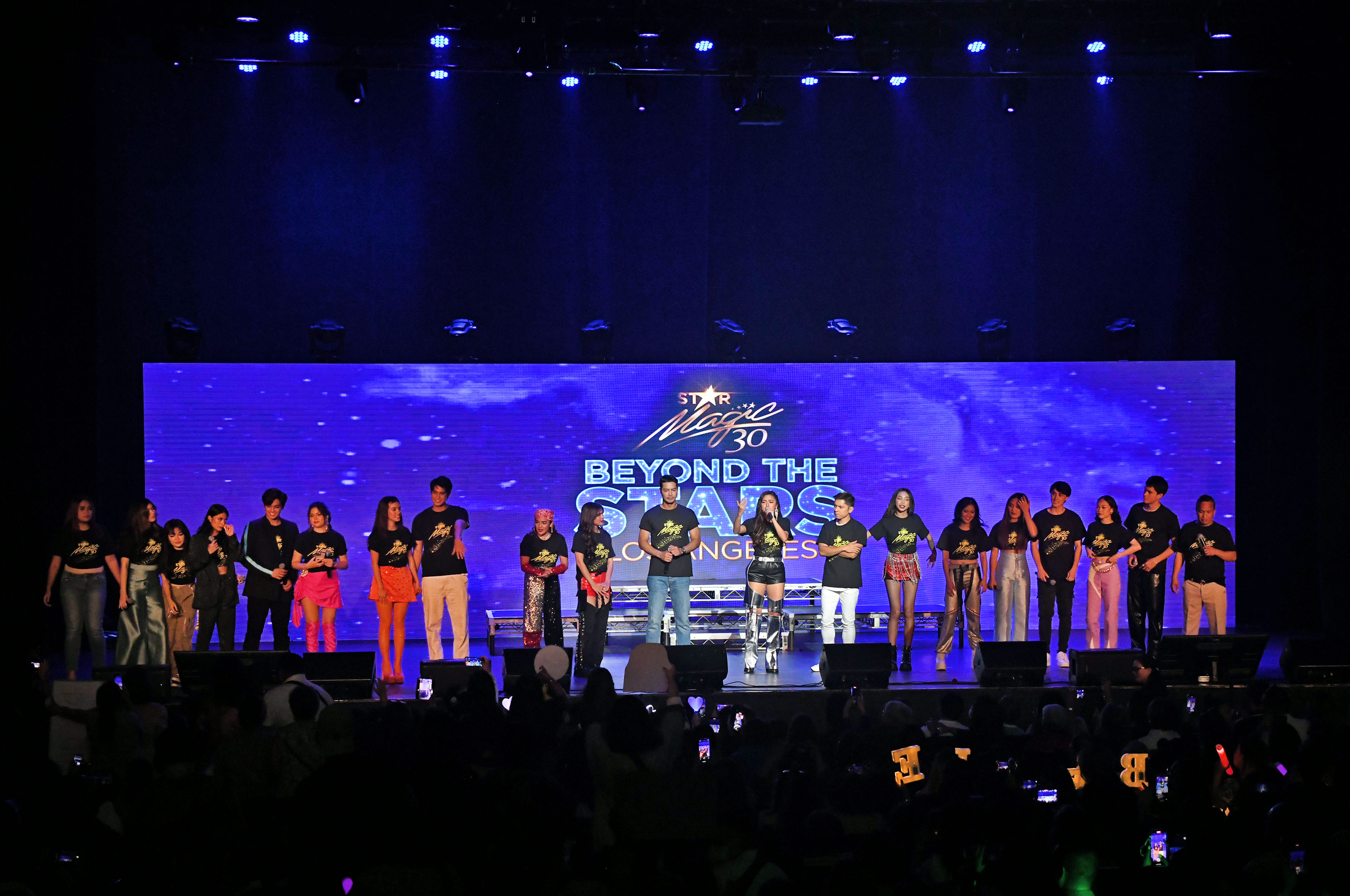 Star Magic’s 30th anniversary concert “Beyond the Stars” completes a ...
