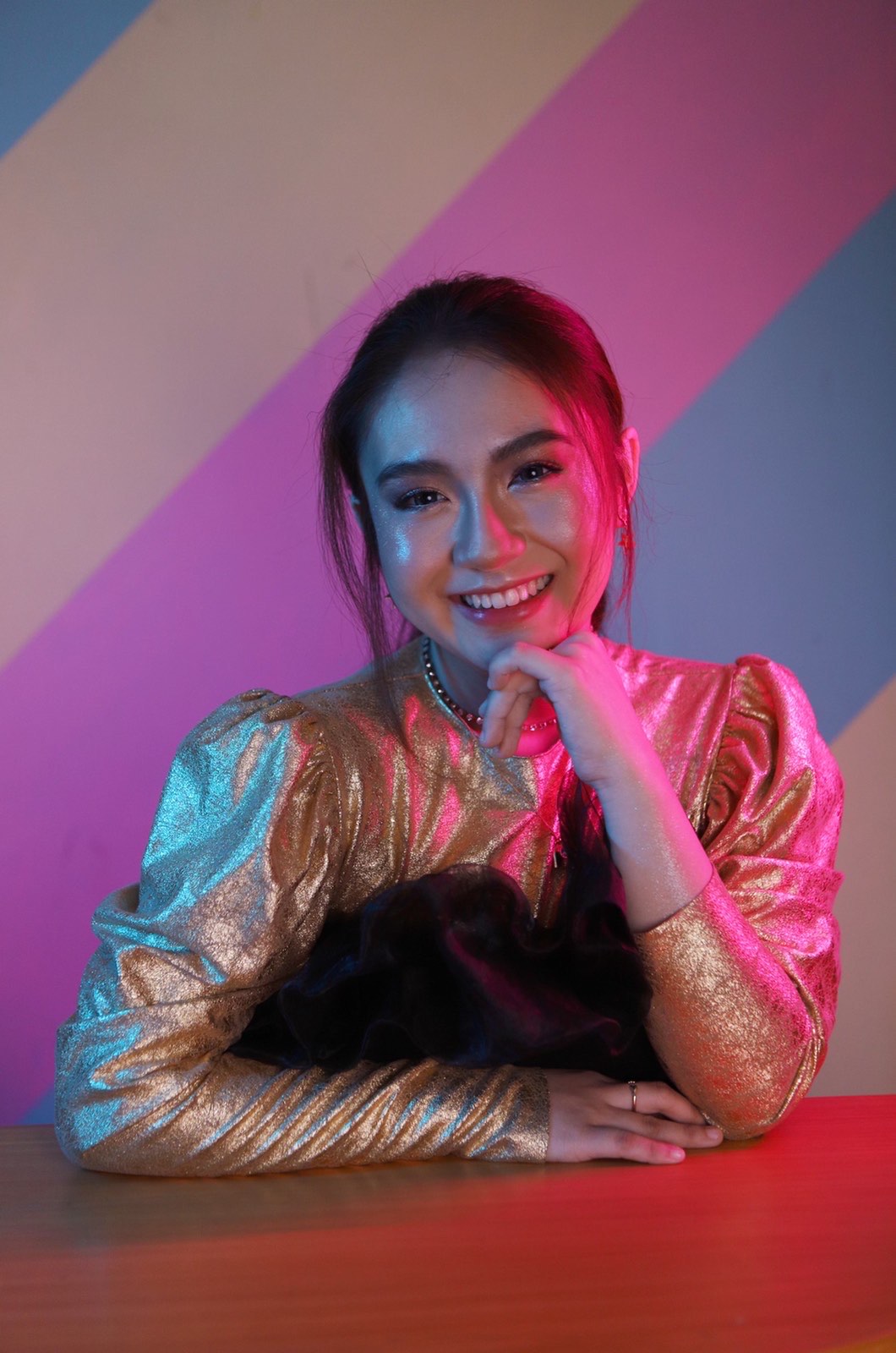 Ianna turns catchy single "PINAPA" to a Christmas dance anthem