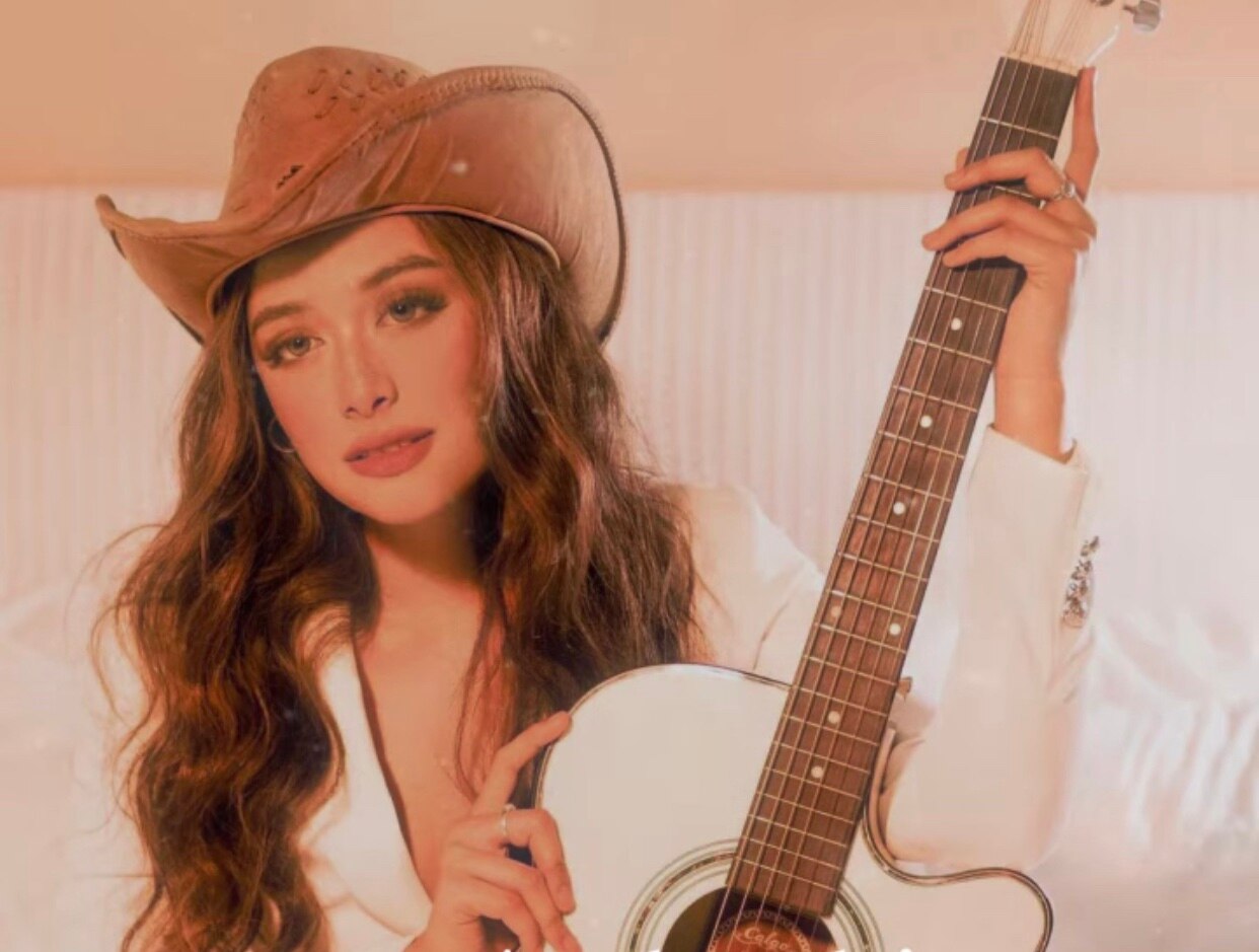 Shawntel pledges her love for a special someone in “Sana’y Damhin”